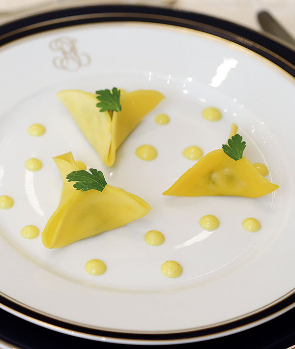 Crab Ravioli with Mango - Taste & Flavors