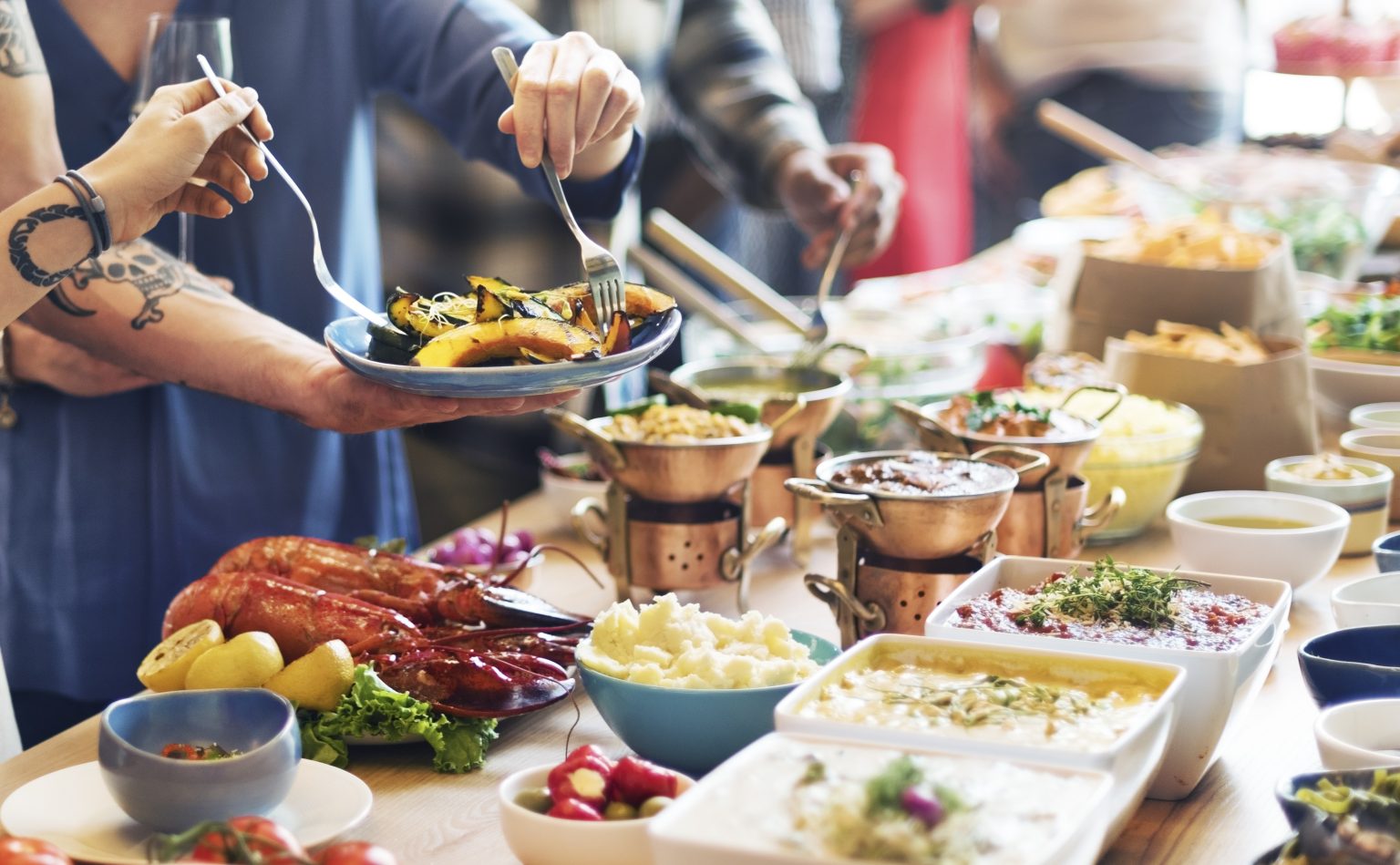 Mastering Buffet Etiquette: 14 Essential Tips to follow savoir vivre